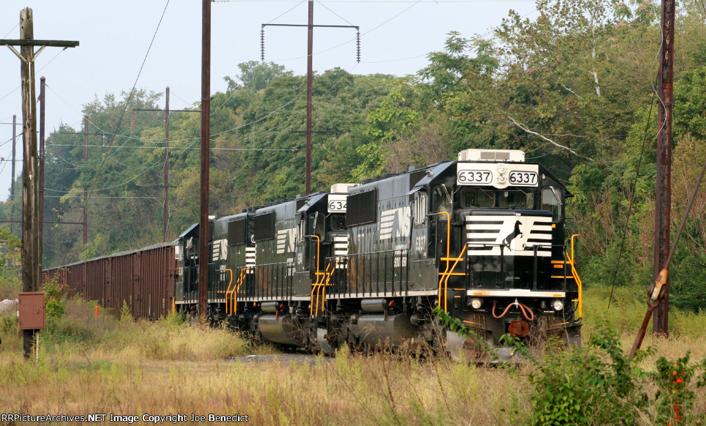 SD40E trio on Herzog train